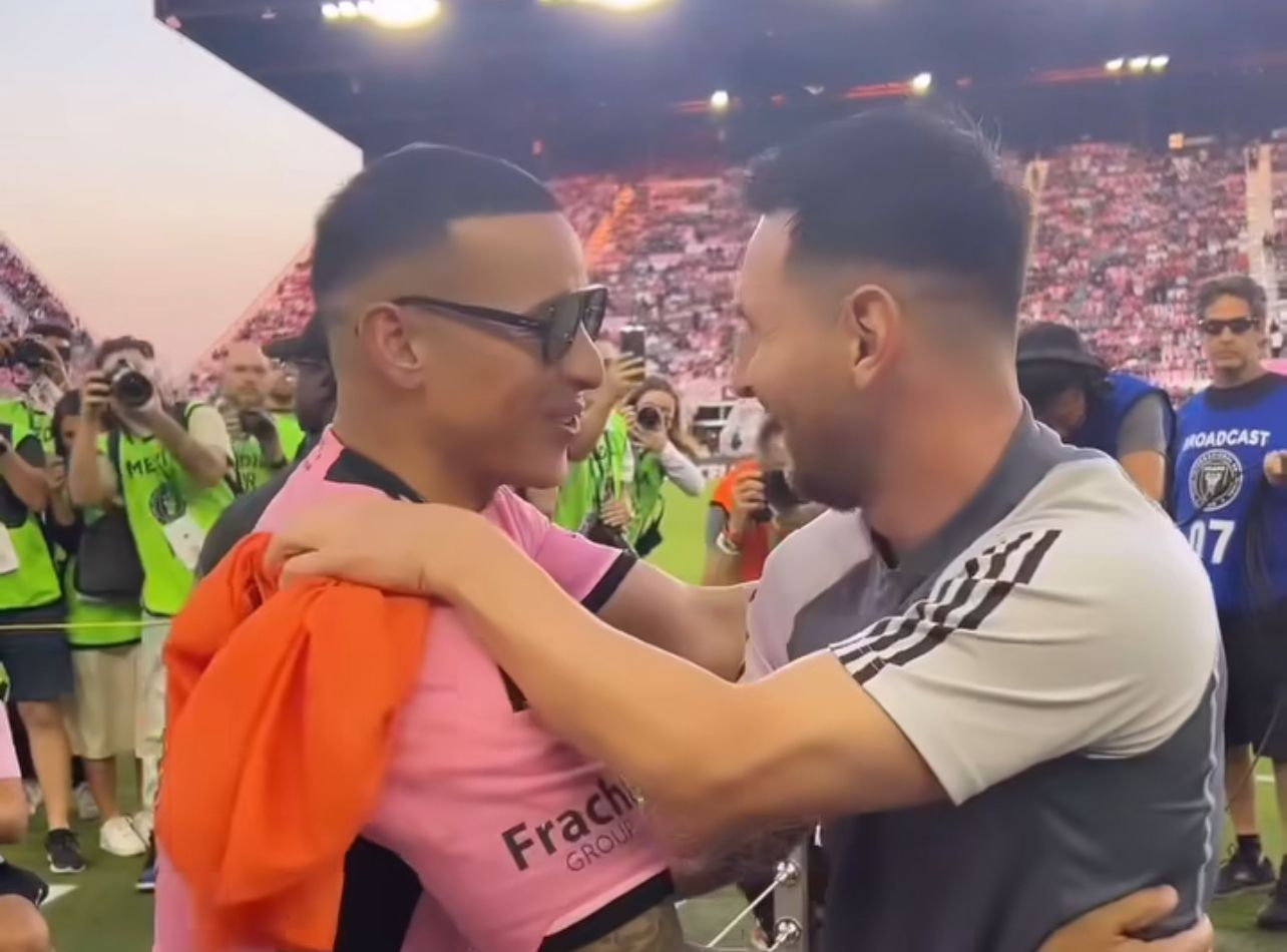 “La Convergencia de la Fe y la Grandeza: Messi y Daddy Yankee en un ...